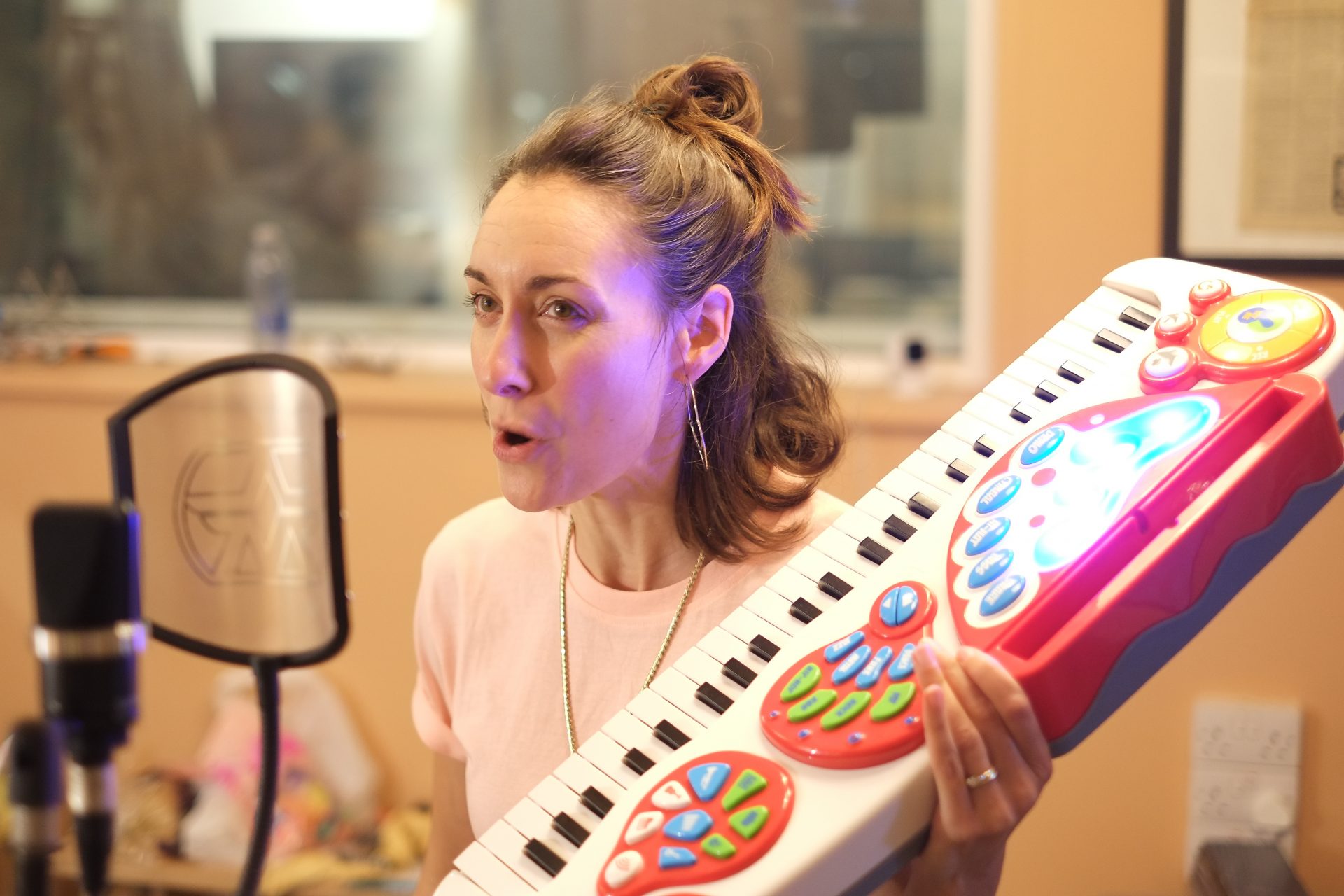 ‘The Entertainment’ Is A Hauntingly Romantic Spotlight On The Pitfalls ...